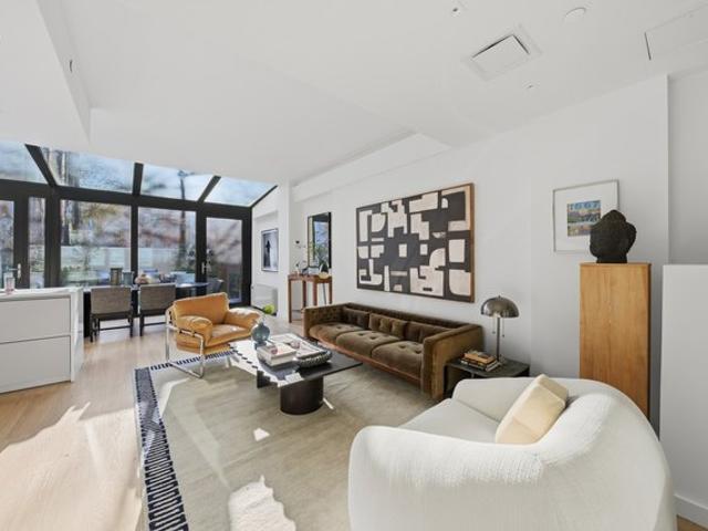 650 E 6th St Unit Twh, New York, NY 10009