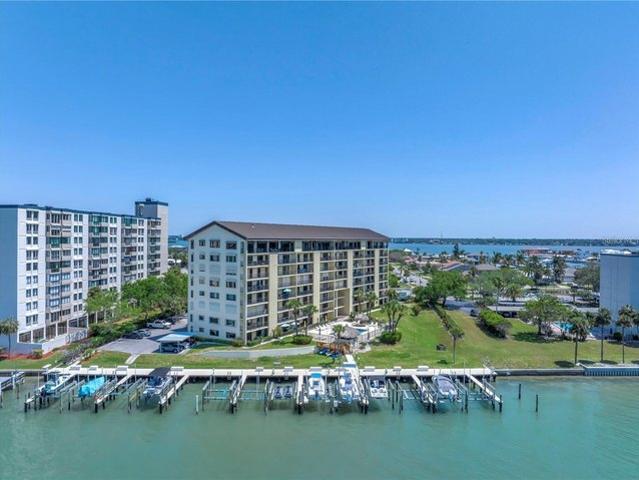 650 Island Way Apt 204, Clearwater Beach, FL 33767