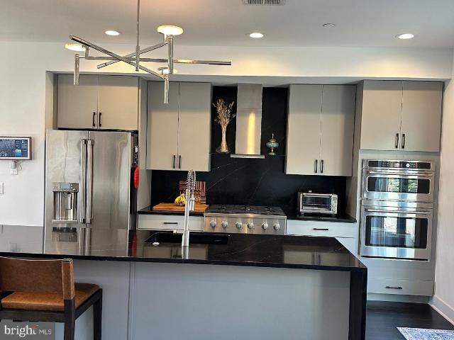 650 N 13th St, Philadelphia, PA 19123 | MLS #PAPH2614 | Compass