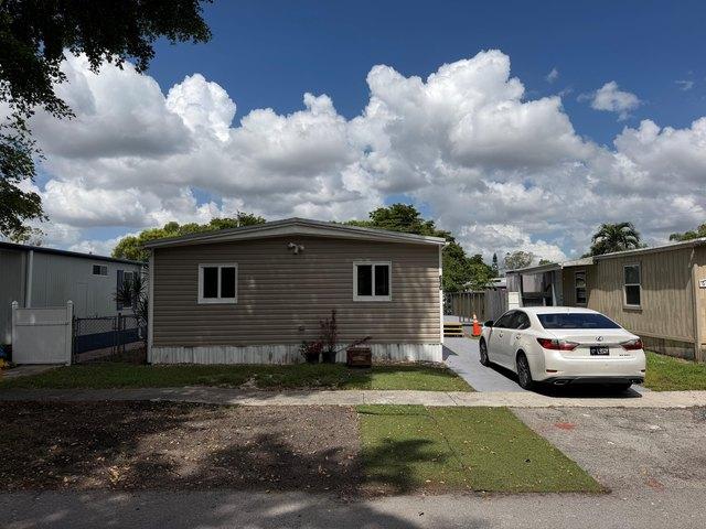650 NW 214th Ave, Pembroke Pines, FL 33029