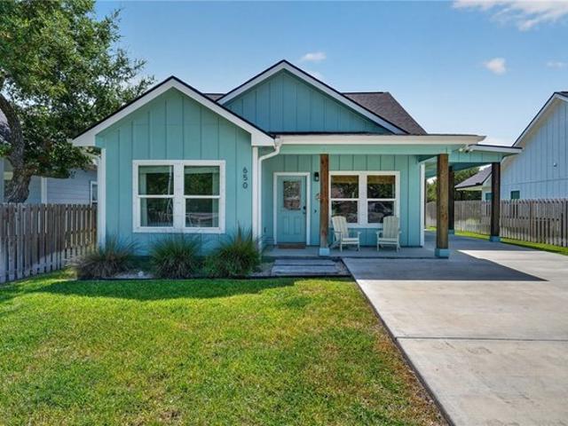 650 Sunset Dr, Rockport, TX 78382