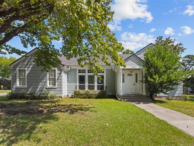 650 W Kaufman St, Paris, TX 75460
