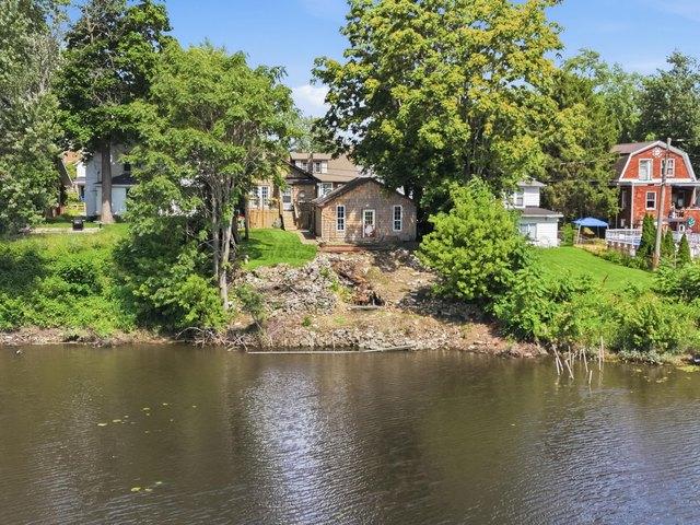 650 Water St, Hobart, IN 46342