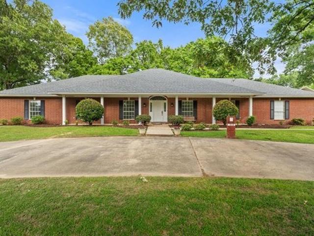 6514 Lakeview Dr, Texarkana, TX 75503