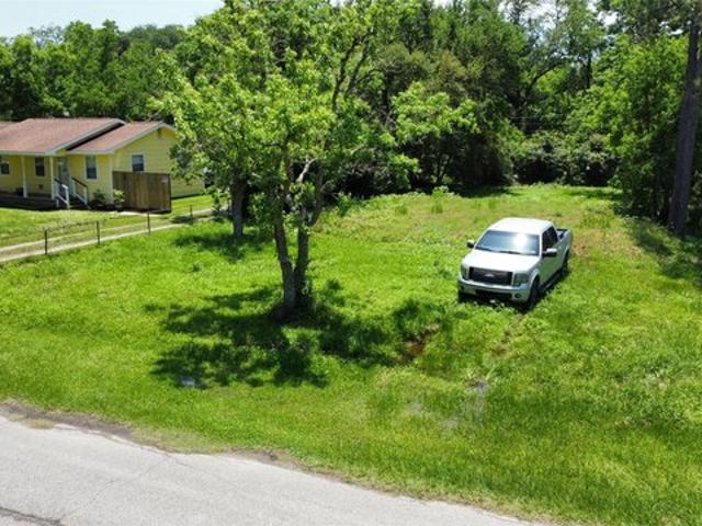 6519 Pinecrest Dr, Hitchcock, TX 77563