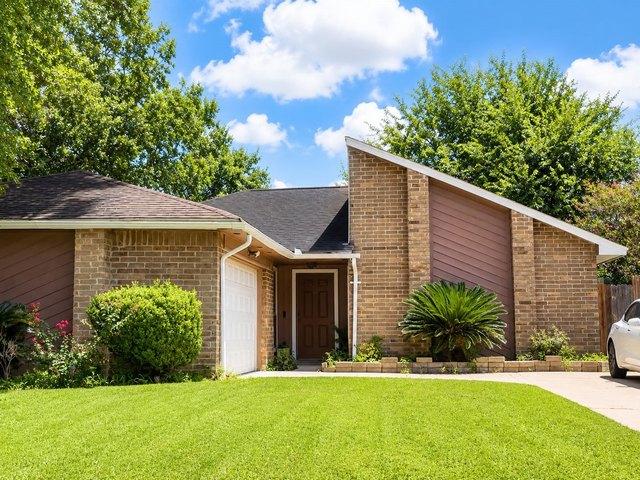6511 LA Violetta Dr, Houston, TX 77083