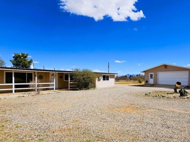 6513 S Cavalry Ln, Hereford, AZ 85615