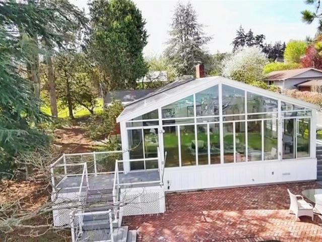 6513 Spencer Ln, Clinton, WA 98236