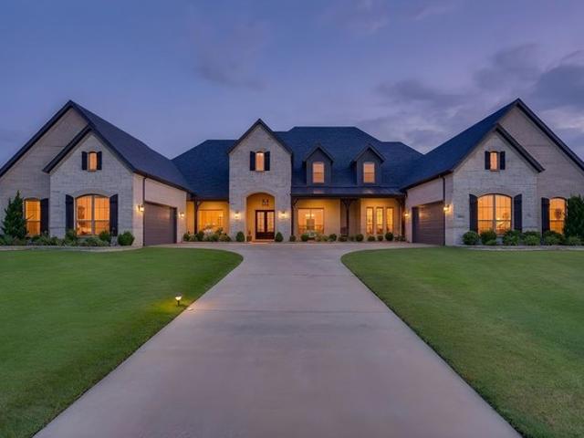 651 Bandera Dr, Waxahachie, TX 75167