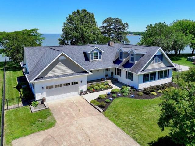 651 Barracks Beach Dr, Colonial Beach, VA 22443