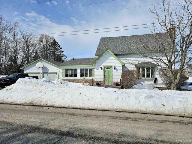 651 Garden Ave, Manistique, MI 49854