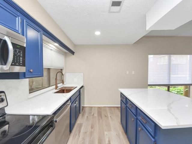 651 Davis Rd, League City, TX 77573