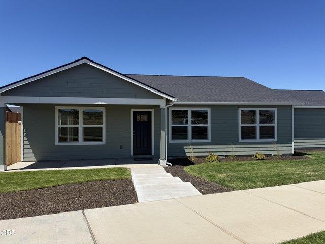 651 NE Mitchell St Unit 166, Madras, OR 97741