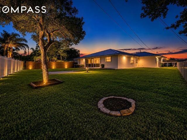 651 SE Degan Dr, Port St. Lucie, FL