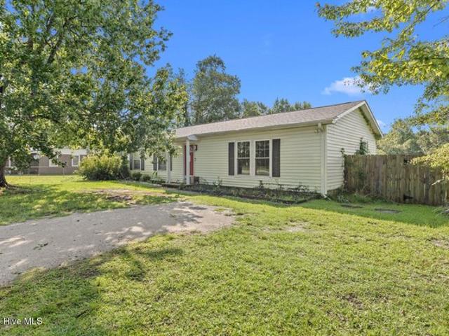 651 Queens Creek Rd, Hubert, NC 28539
