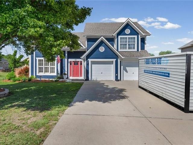 651 River Dr, Kansas City, KS 66111