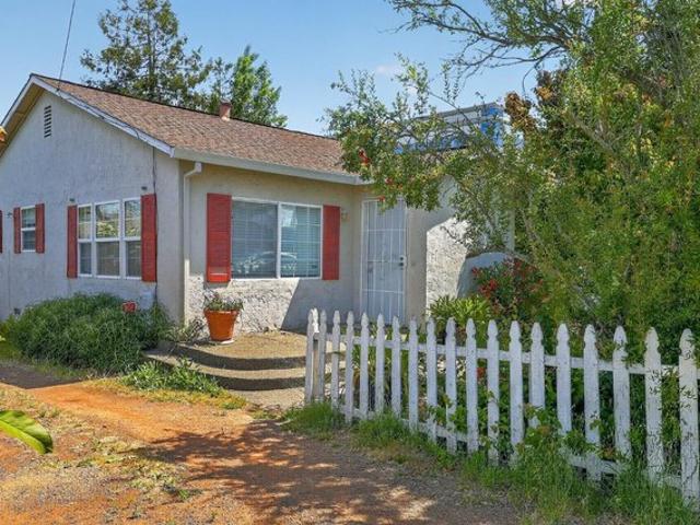 651 Russell Ave, Santa Rosa, CA 95403