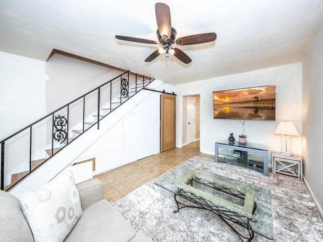 651 W 6th St #B, Tustin, CA 92780