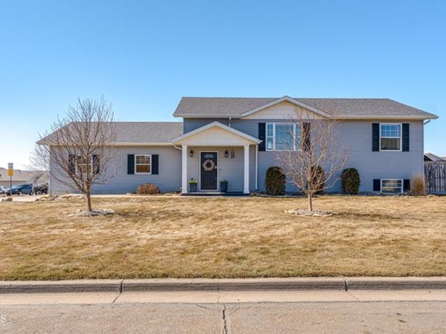 6524 Edgerly Ln, Lincoln, ND 58504