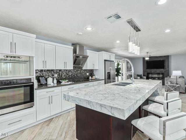 6526 E Oak St, Scottsdale, AZ 85257