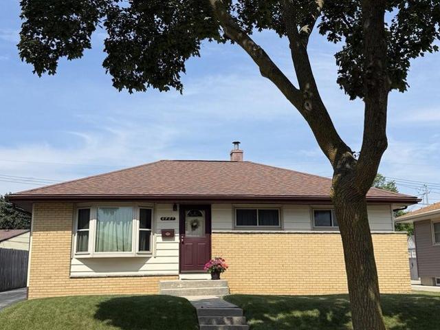 6527 S 18th St, Milwaukee, WI 53221
