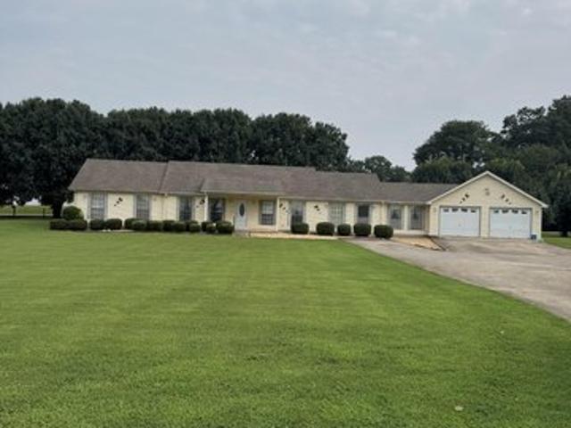 6527 2nd St, Muscle Shoals, AL 35661