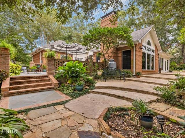 6528 Alakoko Dr, Diamondhead, MS 39525