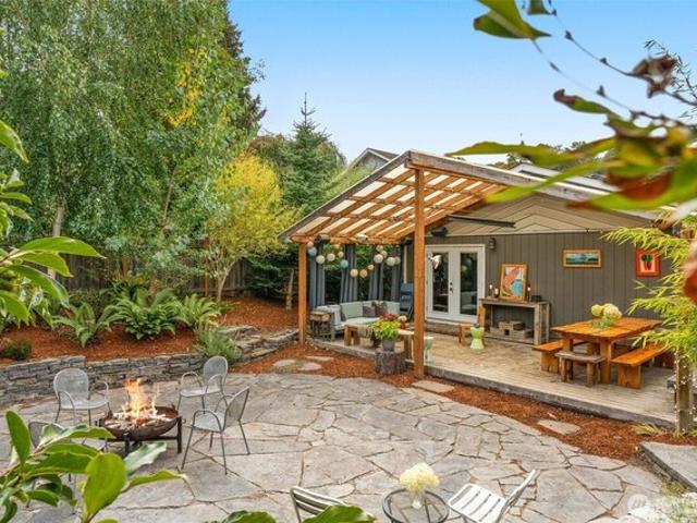 6528 23rd Ave SW, Seattle, WA 98106