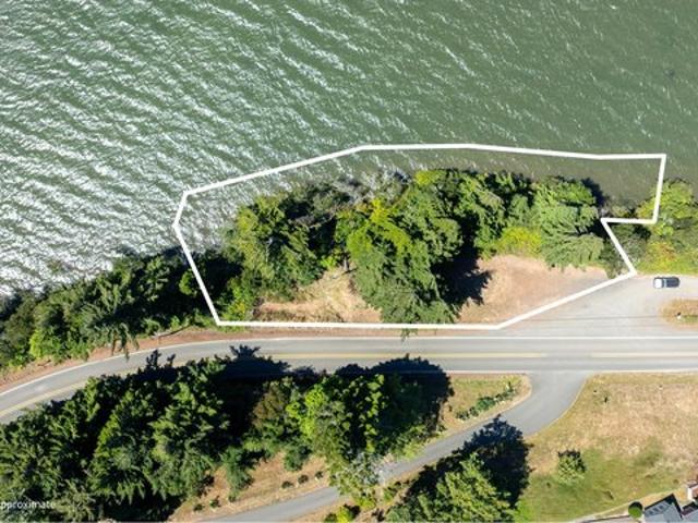 65294 E Bay Rd, North Bend, OR 97459