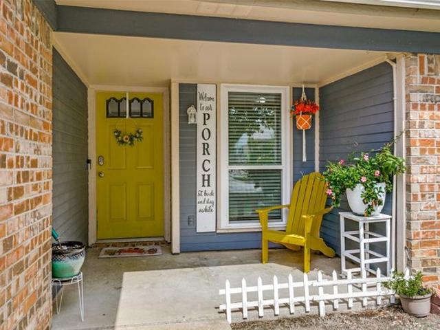 6520 Constitution Dr, Watauga, TX 76148