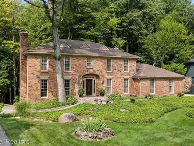 6521 Red Oak Dr NW, Troy, MI 48098
