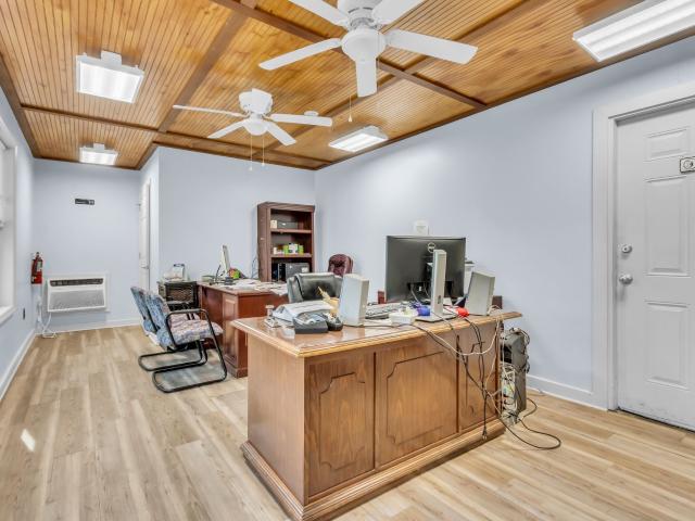 6522 Polk Ln
