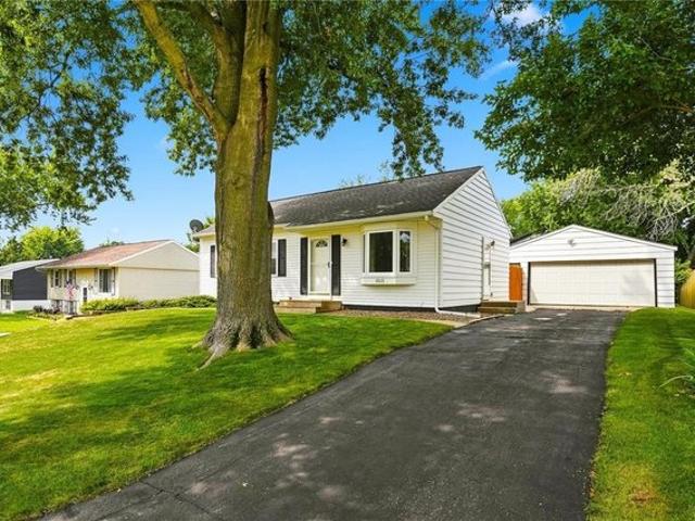 6523 Boxwood Ln NE, Cedar Rapids, IA 52402