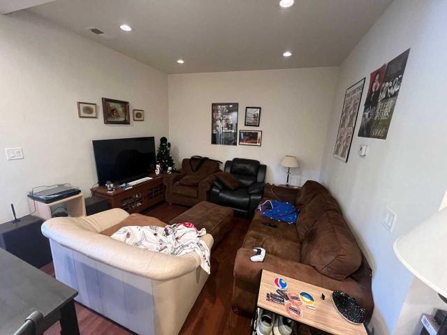 652 54 2 Bedroom Apartment for Rent at 652 W Roscoe St, Chicago, IL 60657 Lakeview