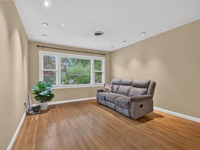 652 Aragona BLVD