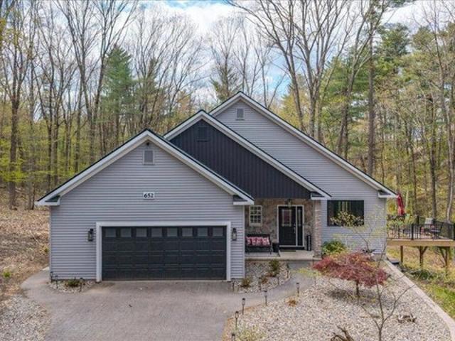 652 Bruno Rd, Clifton Park, NY 12065