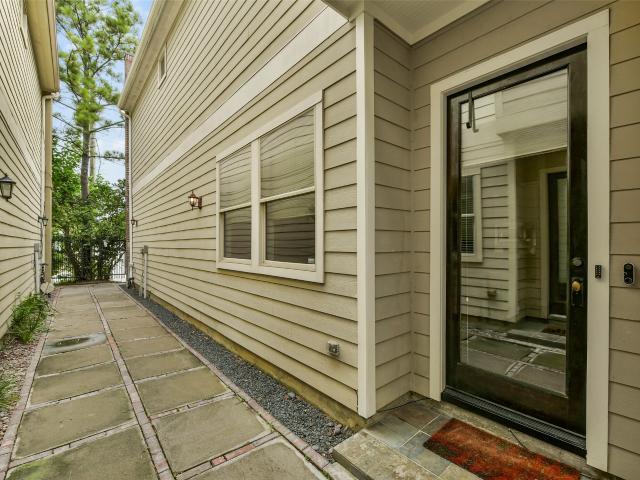 652 E 6th 1/2 Street