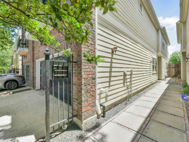 652 E 6th 1/2 Street