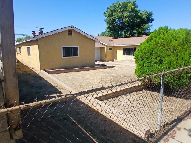 652 E Belmont