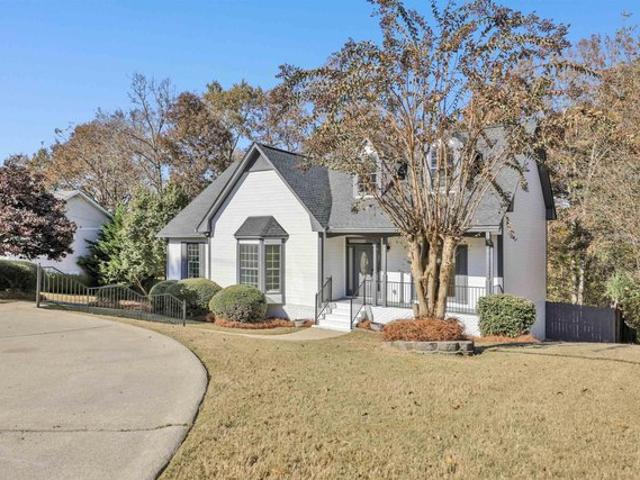 652 E Oak Dr, Trussville, AL 35173