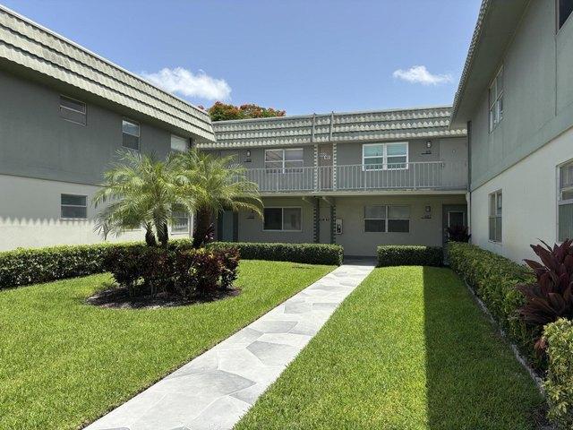 652 Flanders N, Delray Beach, FL 33484
