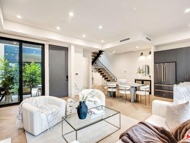 652 Huntley Dr #102, West Hollywood, US, CA