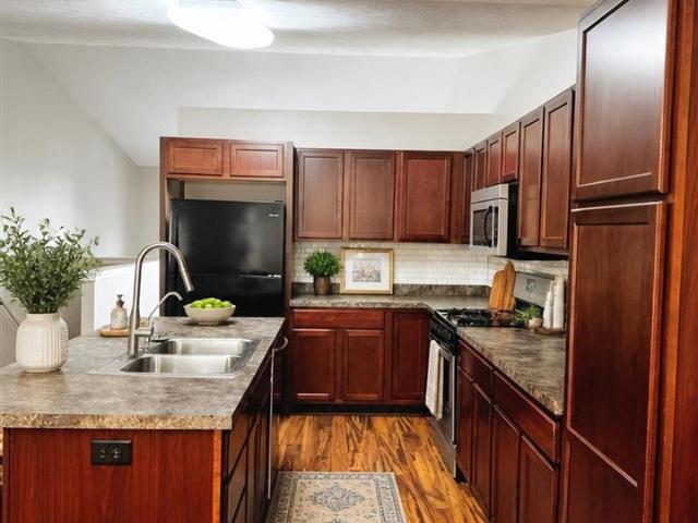 652 Oriole Court # 10