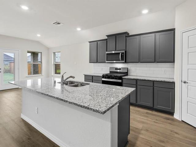 652 Lakepointe Boulevard