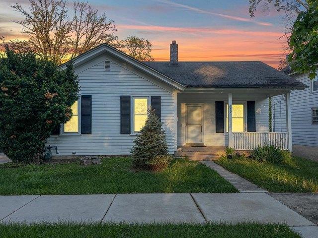 652 S Main St, Naperville, IL 60540