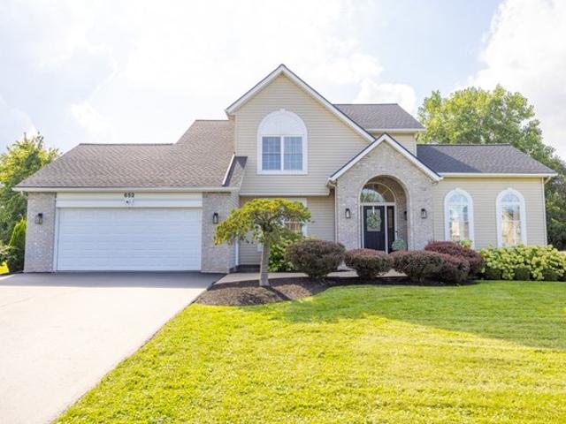 652 Shorecliff Dr, Rochester, NY 14612