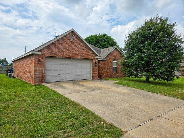 652 Riley Ln, Springdale, AR 72764