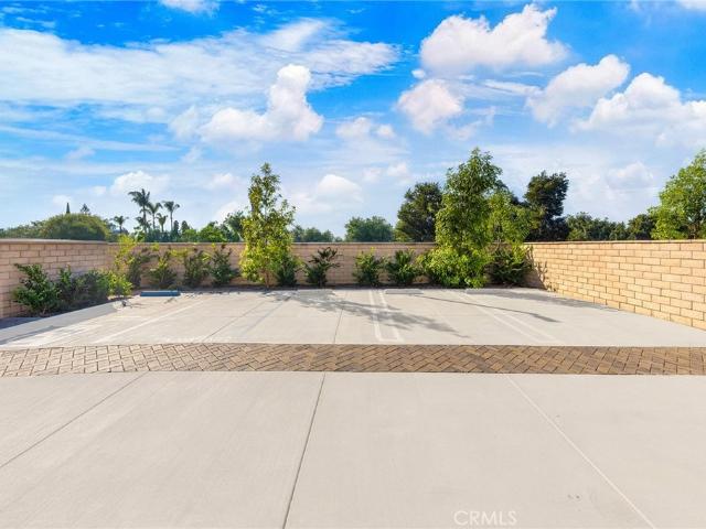 652 W Grand Avenue