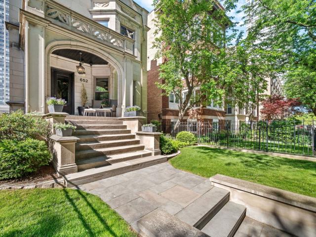 652 W Sheridan Road
