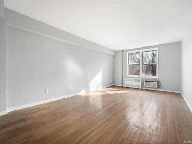 6535 Broadway 4J